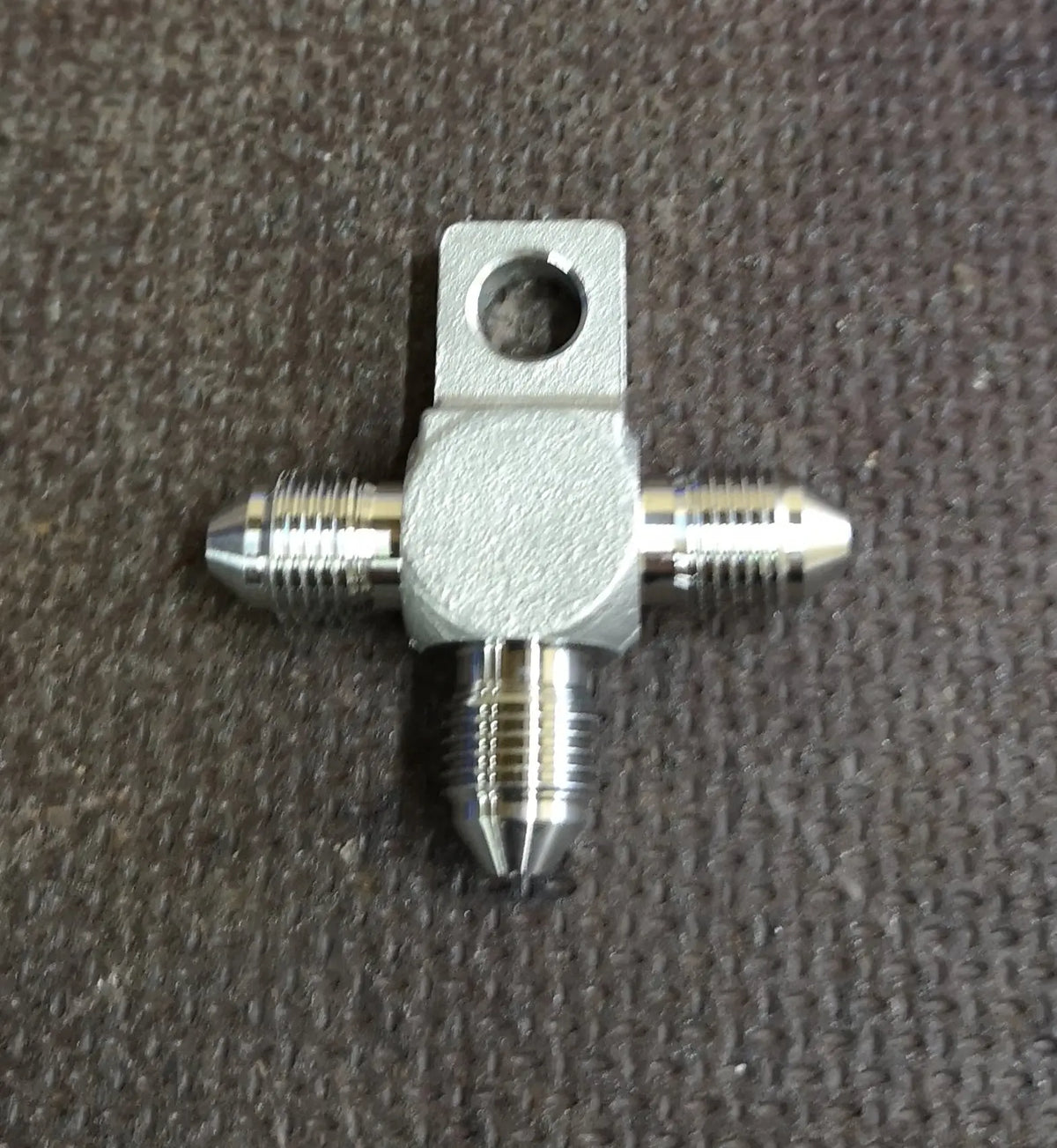 M10 x 1 Stainless Steel Tee With Locating Tab Fitting Tee